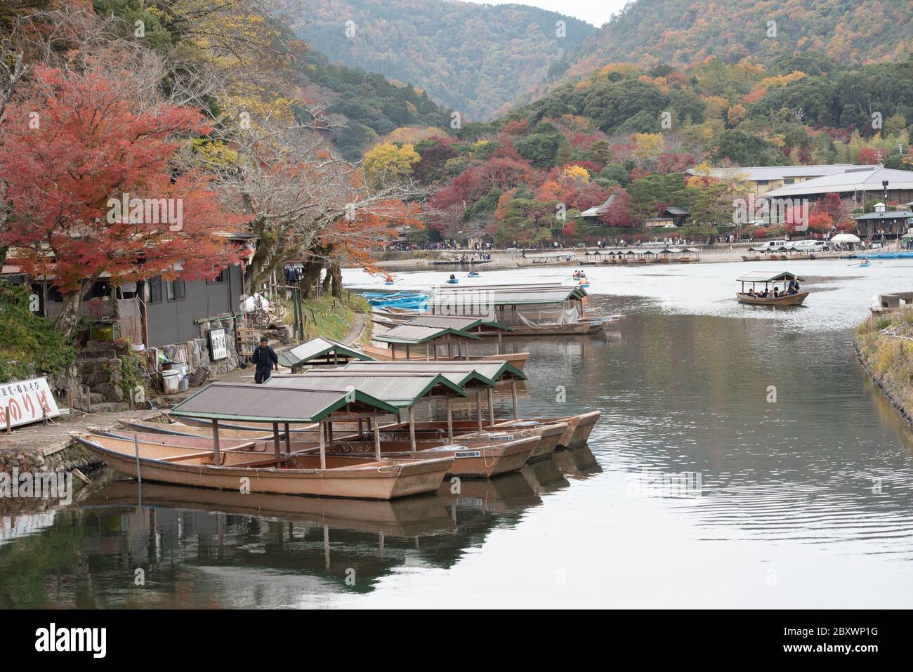 Traditional japanese boats hi-res stock photography and images - Alamy