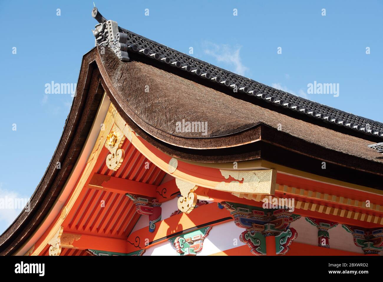 Japanese shrine roof detail hi-res stock photography and images - Alamy