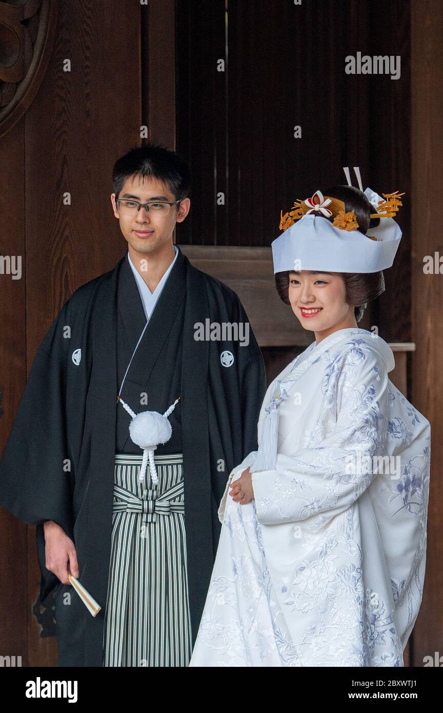 Bride and groom taking wedding photos at the Meiji Shrine in Tokyo ...
