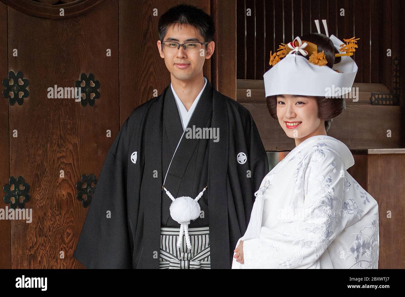 Bride and groom taking wedding photos at the Meiji Shrine in Tokyo ...