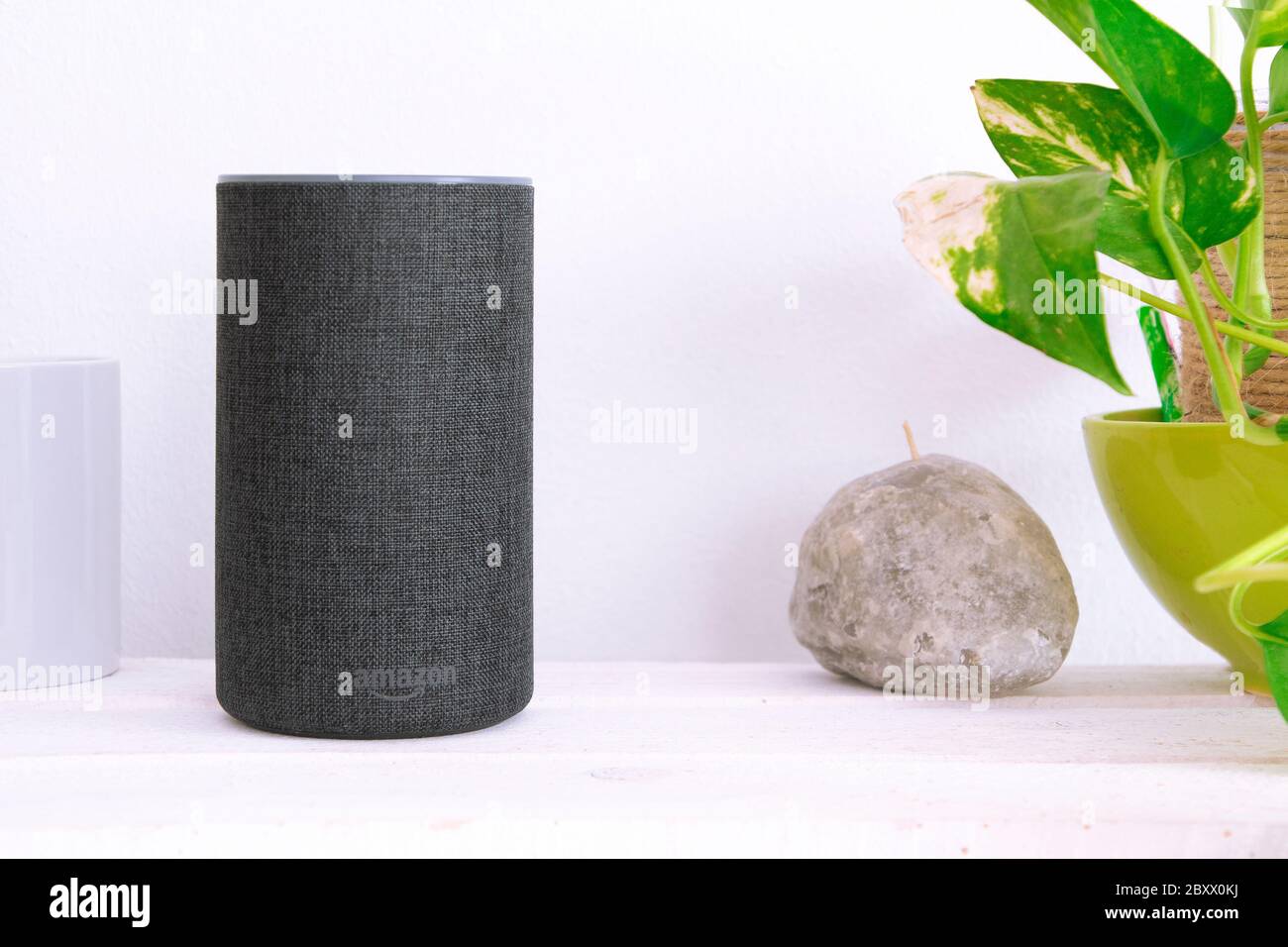 Amazon echo show hi-res stock photography and images - Alamy