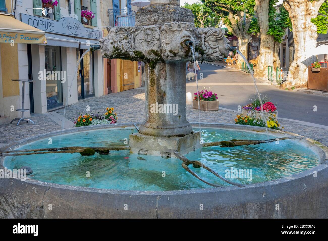 Provence. Summer landscape.Village of Valensole Stock Photo - Alamy