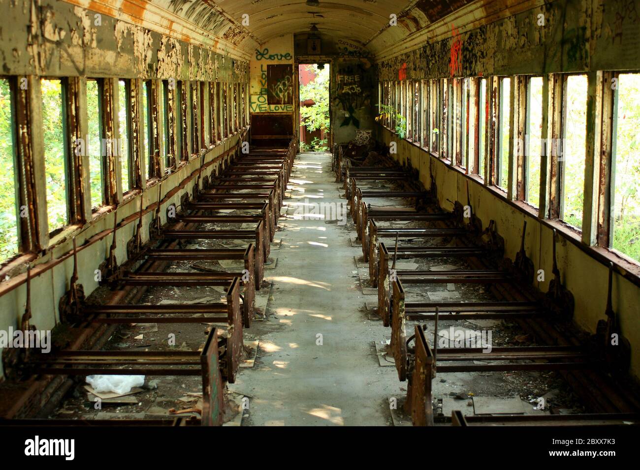Abandoned railcar hi-res stock photography and images - Alamy