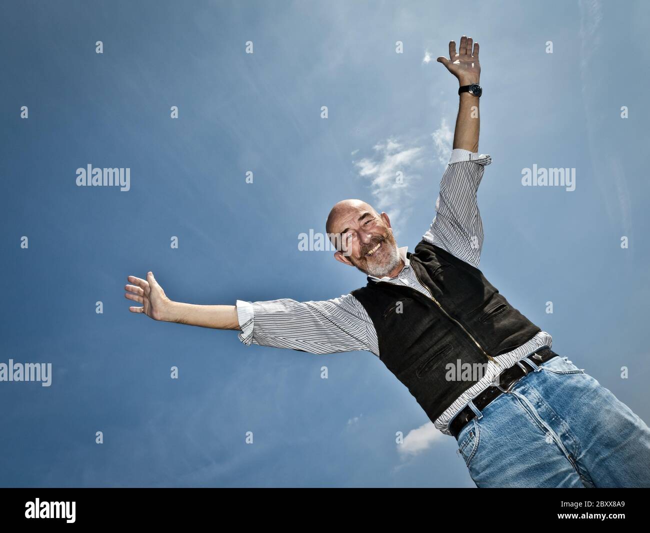 Old man face profile hi-res stock photography and images - Alamy