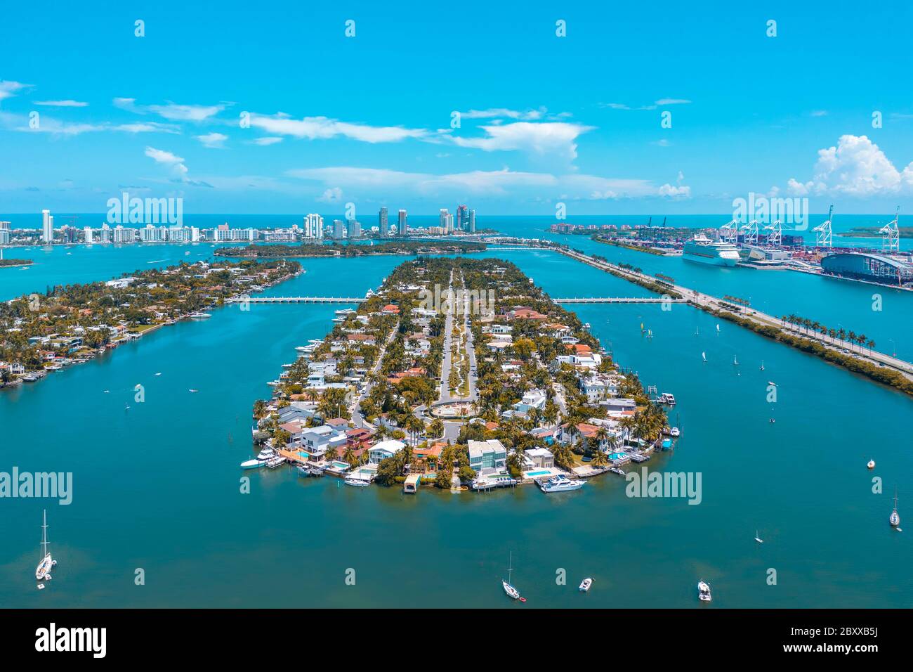 Luxury miami beach hi-res stock photography and images - Alamy