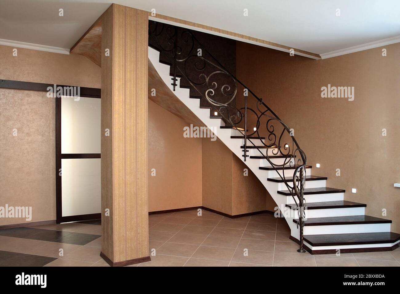 Curve hall hi-res stock photography and images - Alamy