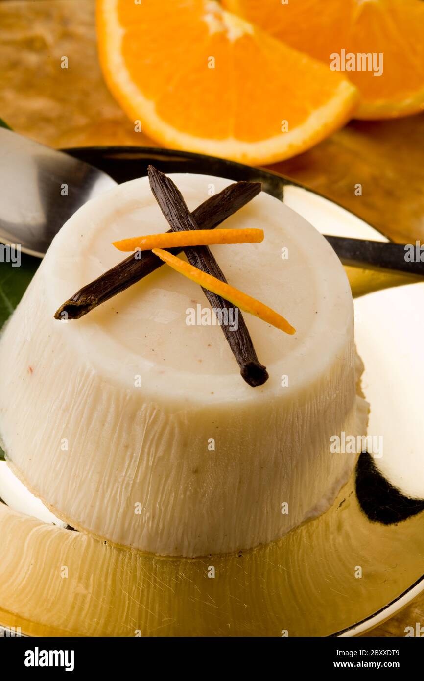Orange pudding hi-res stock photography and images - Alamy