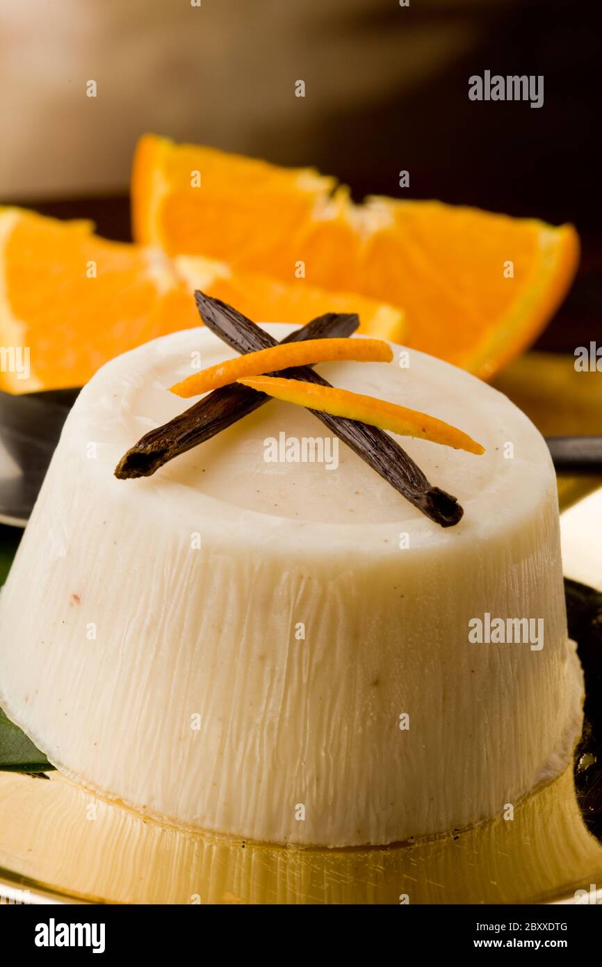 Orange pudding hi-res stock photography and images - Alamy