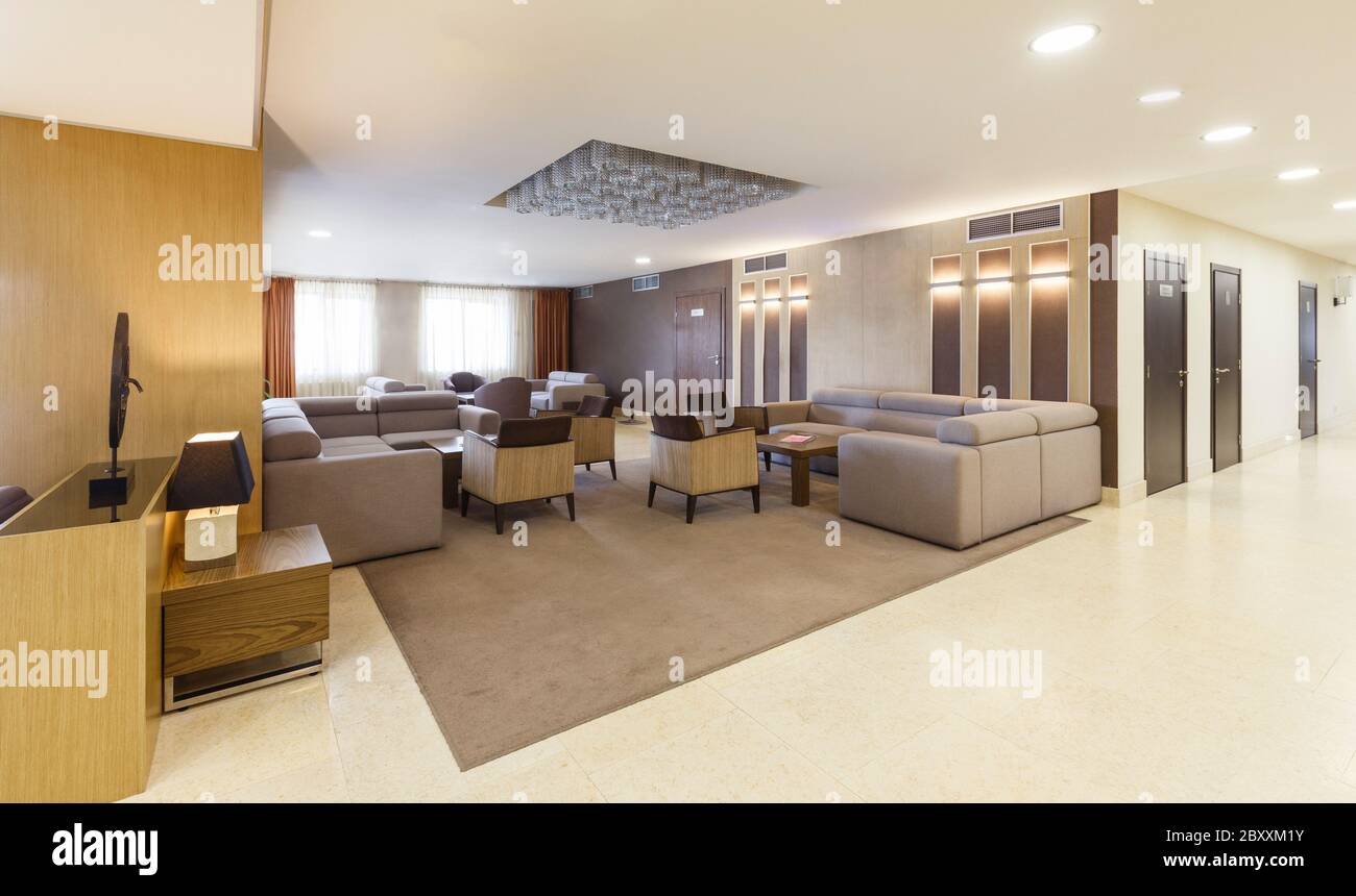 Modern office reception visitors hi-res stock photography and images ...