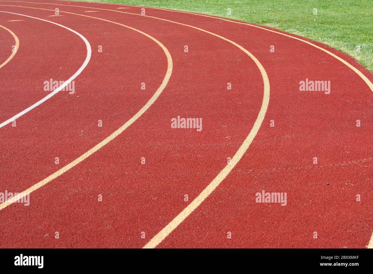 Red running track lanes Stock Photo - Alamy