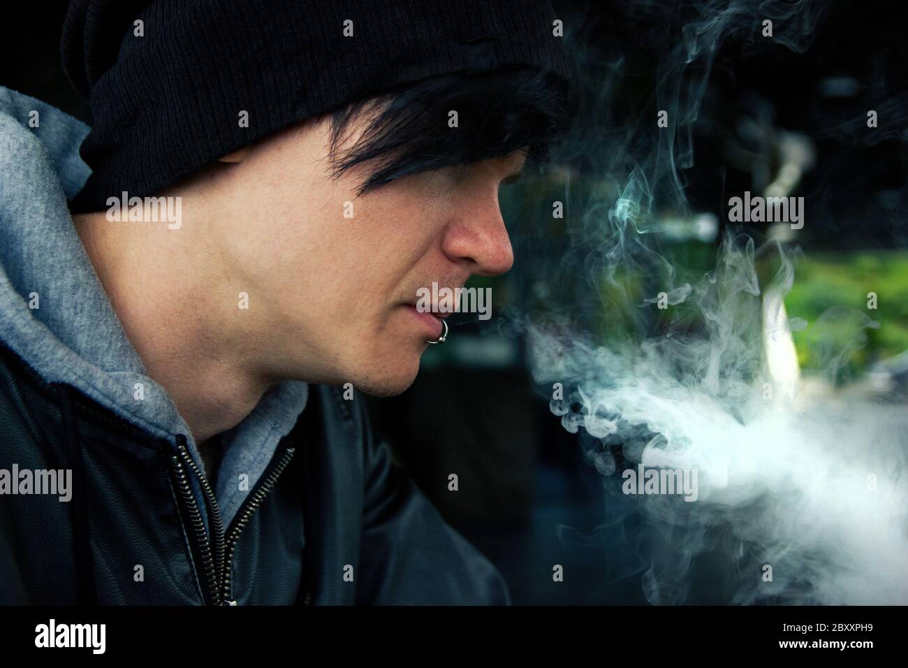 Vaping in public place hi-res stock photography and images - Alamy