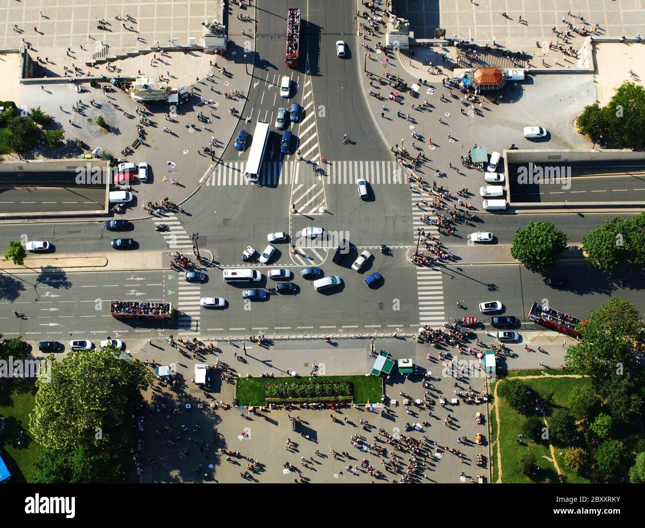 Crossroads under Eiffel tower (Paris, France Stock Photo - Alamy
