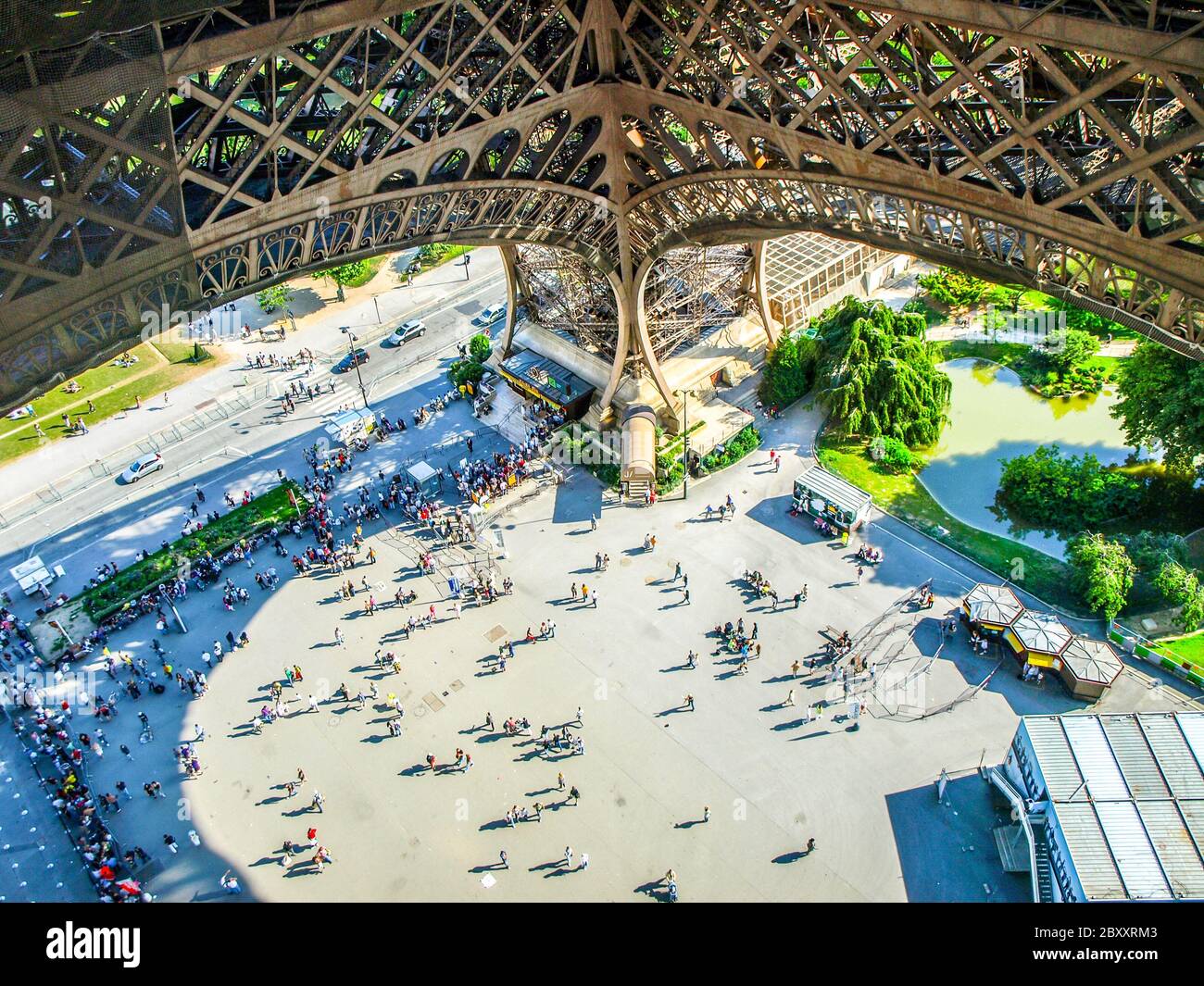 Busy crossroads in paris hi-res stock photography and images - Alamy