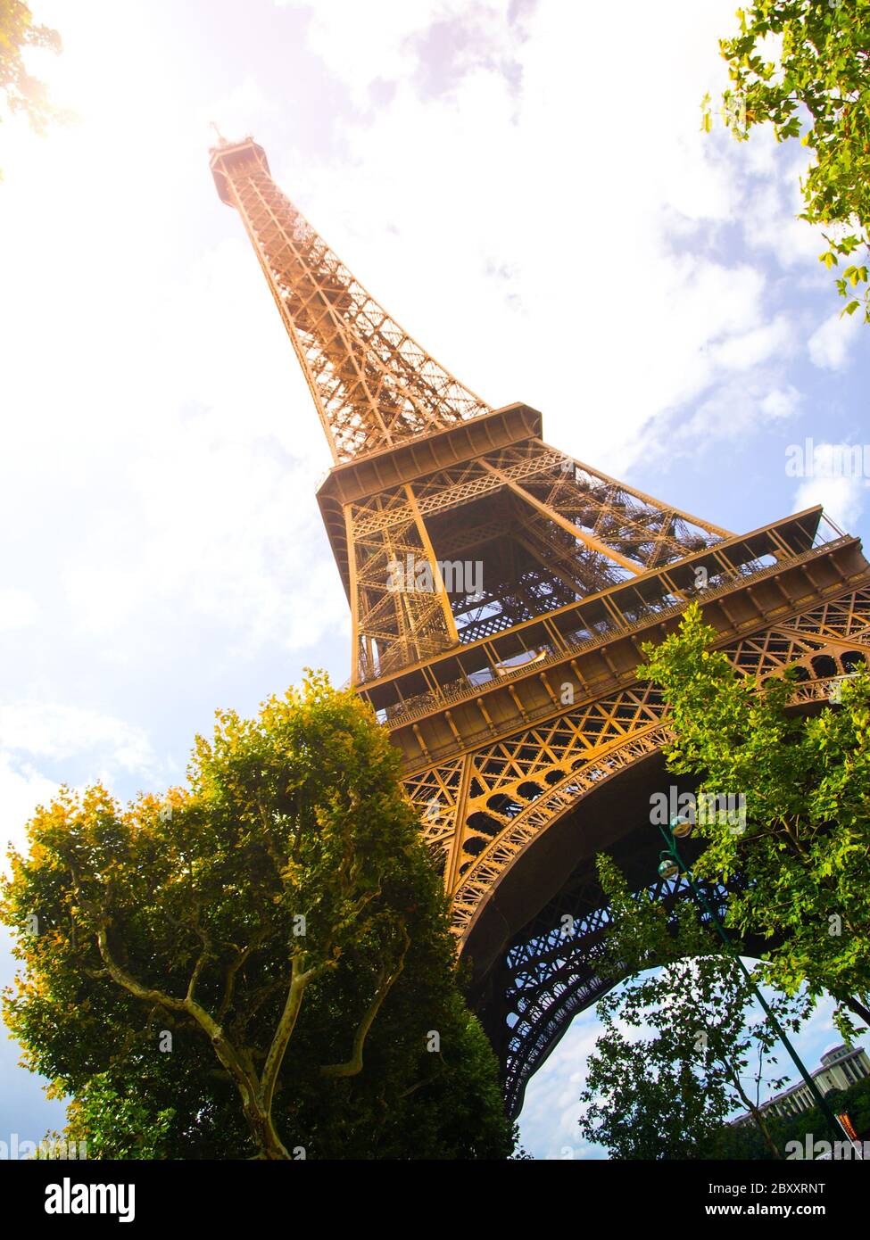Bottom eiffel tower hi-res stock photography and images - Alamy