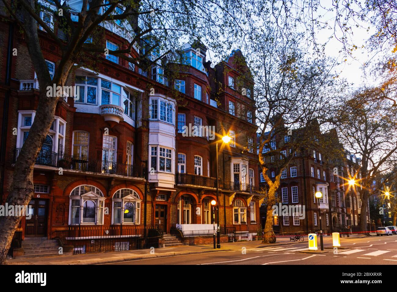 Chelsea cheyne walk hi-res stock photography and images - Alamy