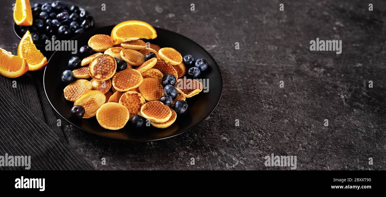 Mini pancakes hi-res stock photography and images - Alamy