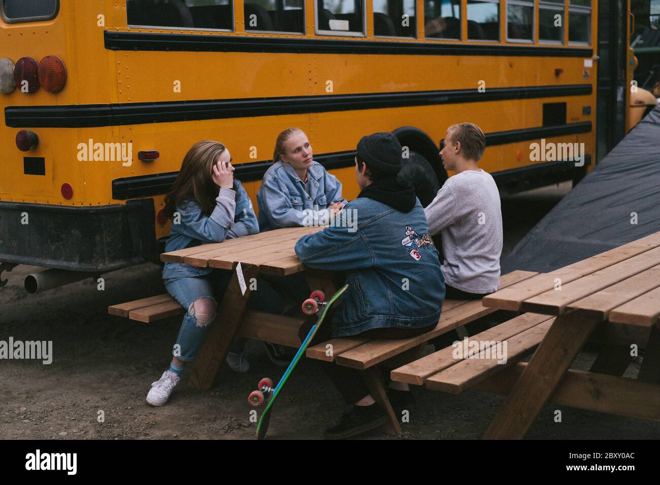 School bus kids hi-res stock photography and images - Alamy