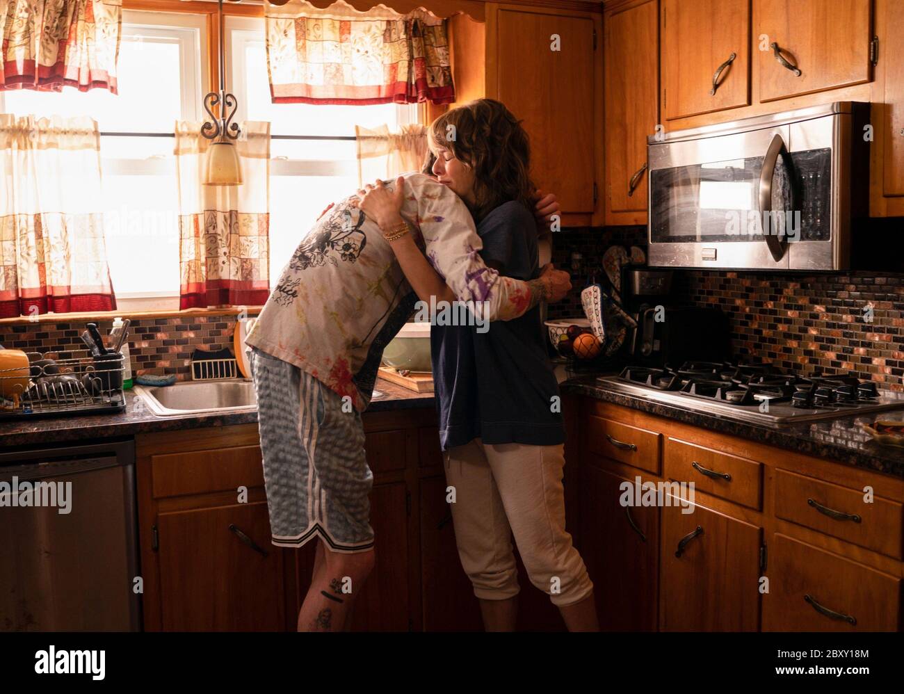 THE KING OF STATEN ISLAND, from left: Pete Davidson, Marisa Tomei, 2020 ...