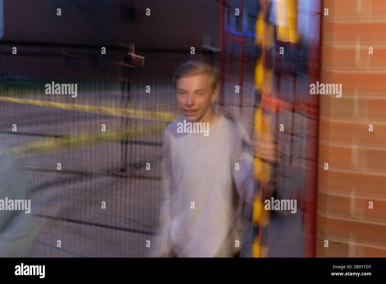 Corner street boy hi-res stock photography and images - Alamy
