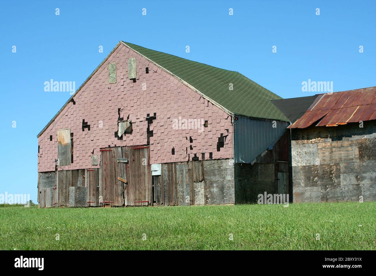 Barn grass hi-res stock photography and images - Alamy