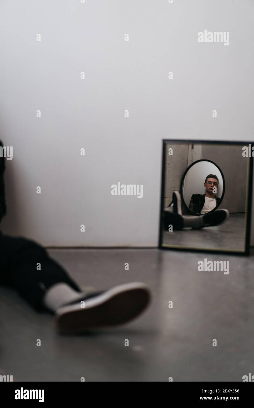 Art Modeling High Resolution Stock Photography and Images - Alamy