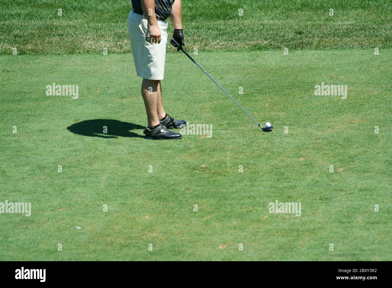 Addressing golf ball hi-res stock photography and images - Alamy