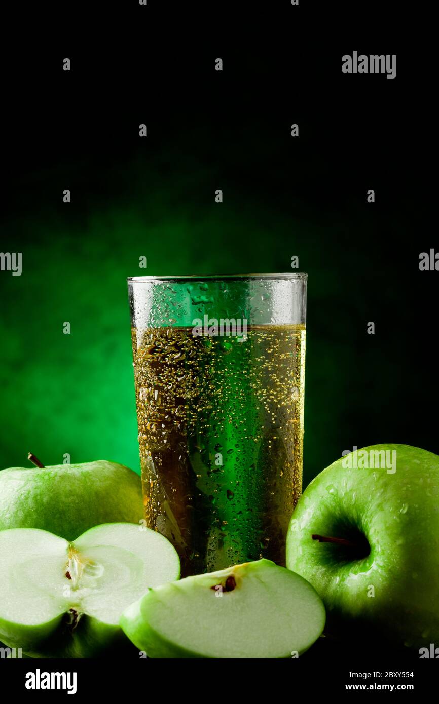 Green Apple Juice Stock Photo - Alamy