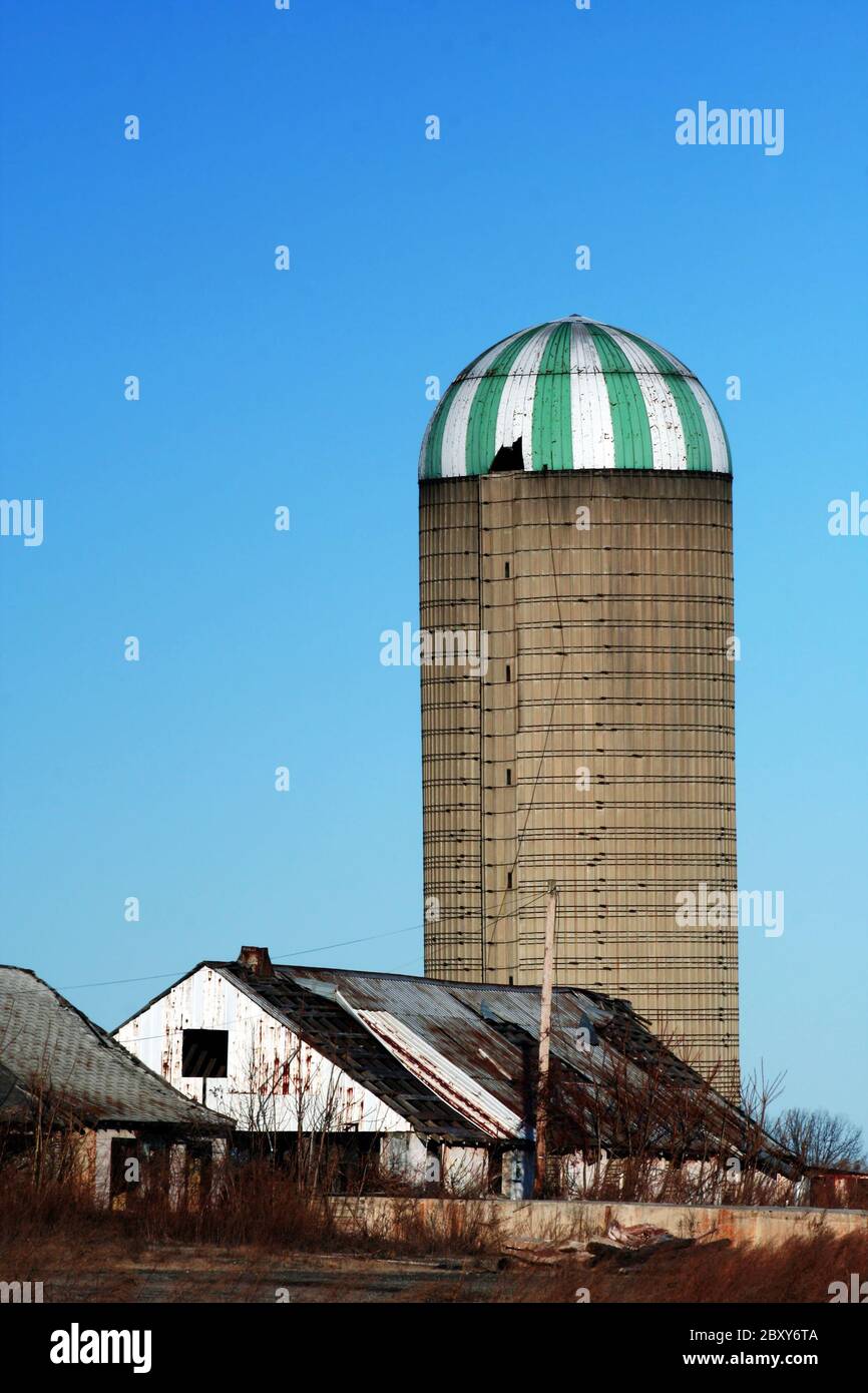 A old farm with grain silo Stock Photo - Alamy