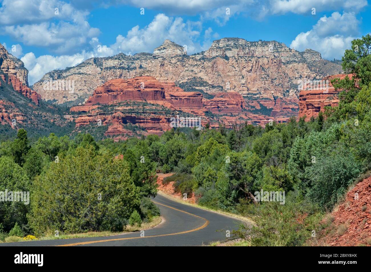 Red rock mountains of Sedona, Arizona under a sunny blue sky Stock ...