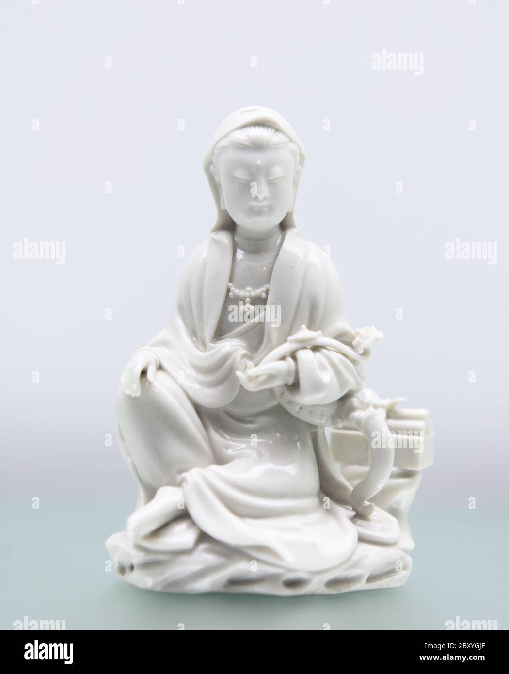 Statue of the goddess of kannon hi-res stock photography and images - Alamy