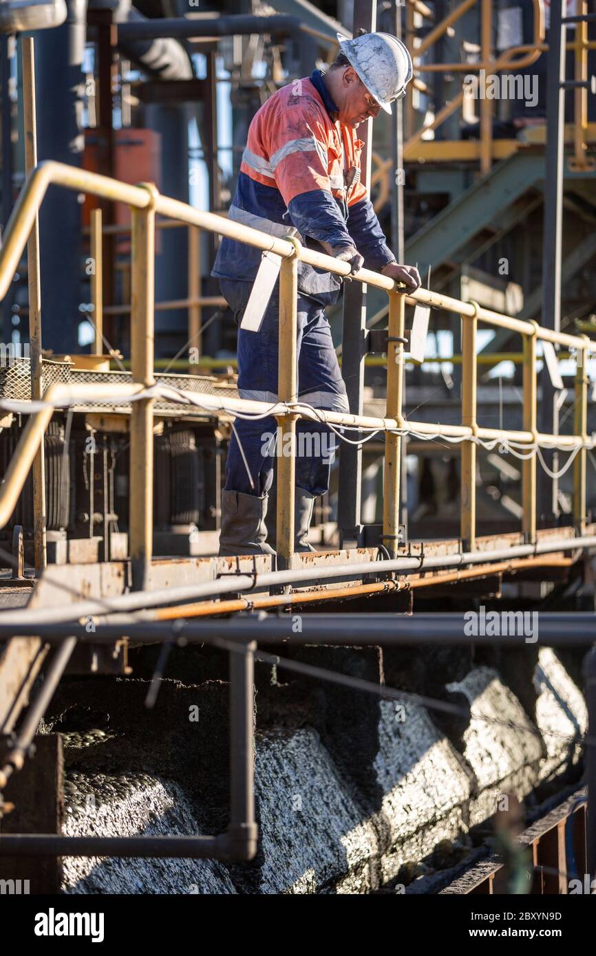 Mining people truck copper hi-res stock photography and images - Alamy