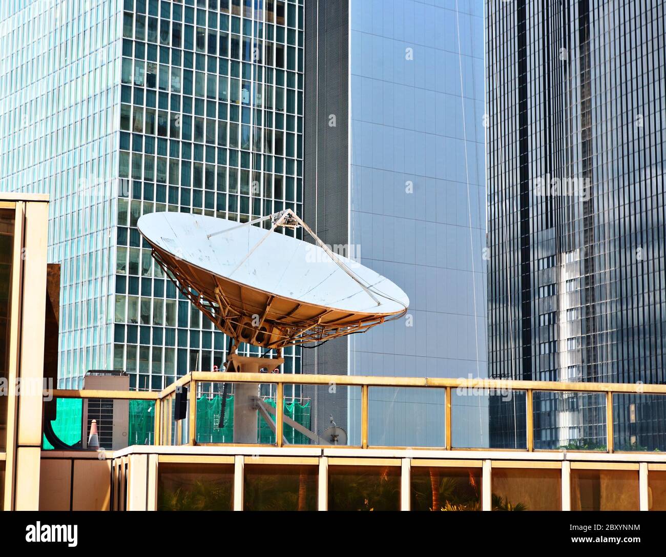 Satellite link hi-res stock photography and images - Alamy