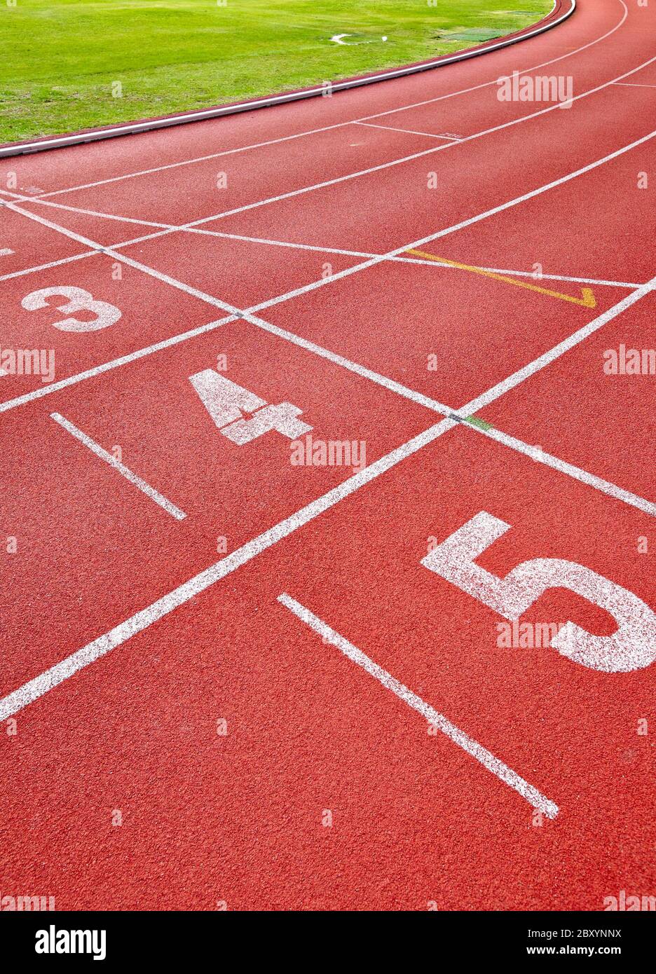 Oval running track hi-res stock photography and images - Alamy