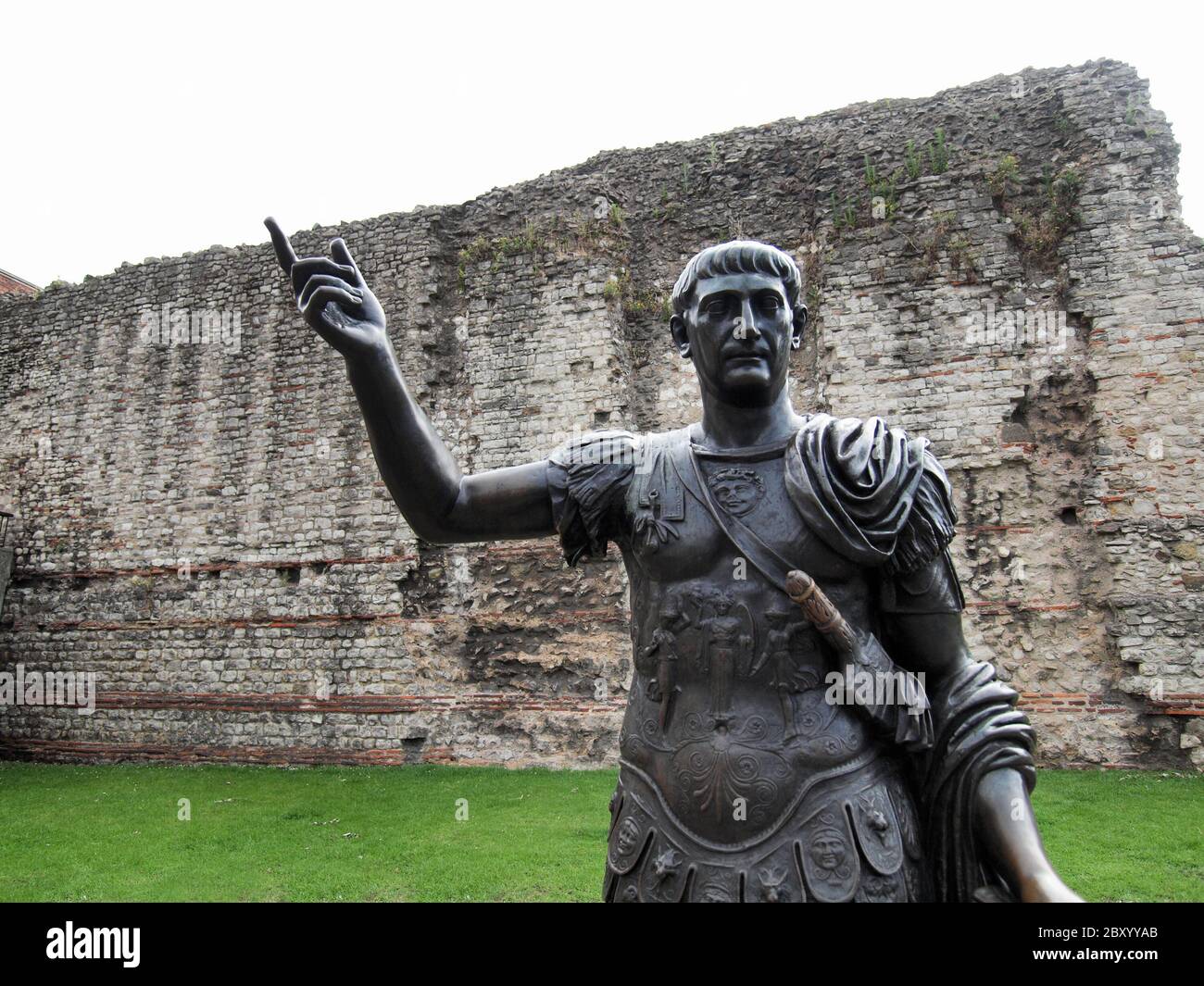 Statue of trajanus hi-res stock photography and images - Alamy