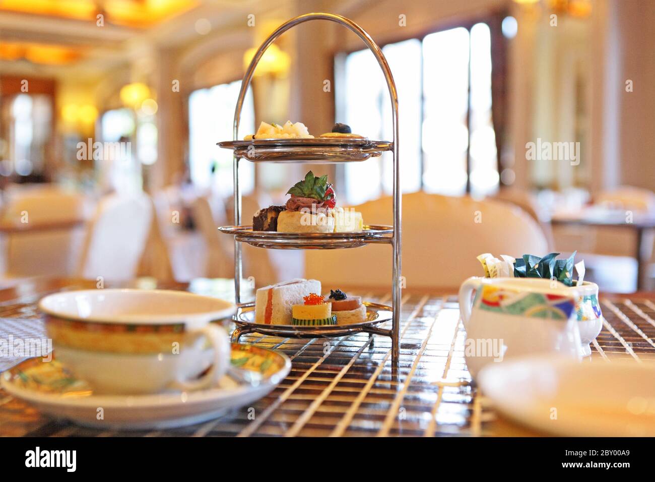 Afternoon tea stand hi-res stock photography and images - Alamy