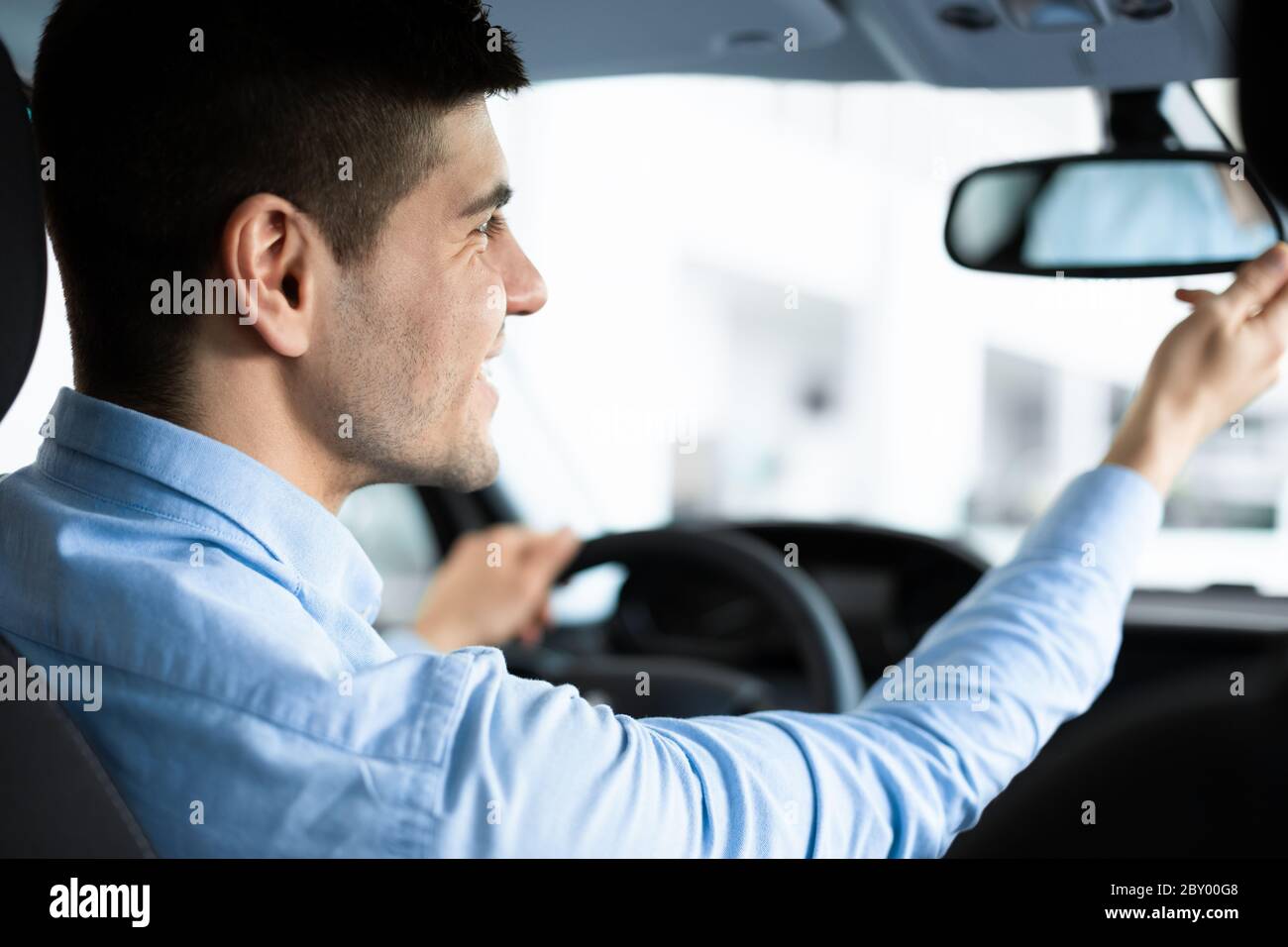 Drivers mirror hi-res stock photography and images - Alamy