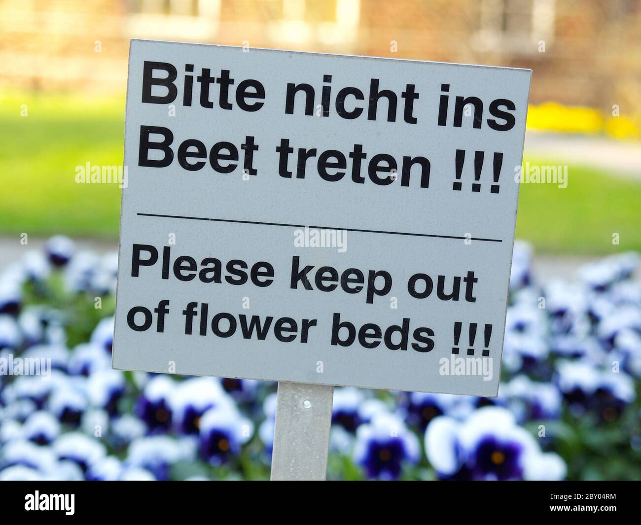 Danger please keep off sign hi-res stock photography and images - Alamy