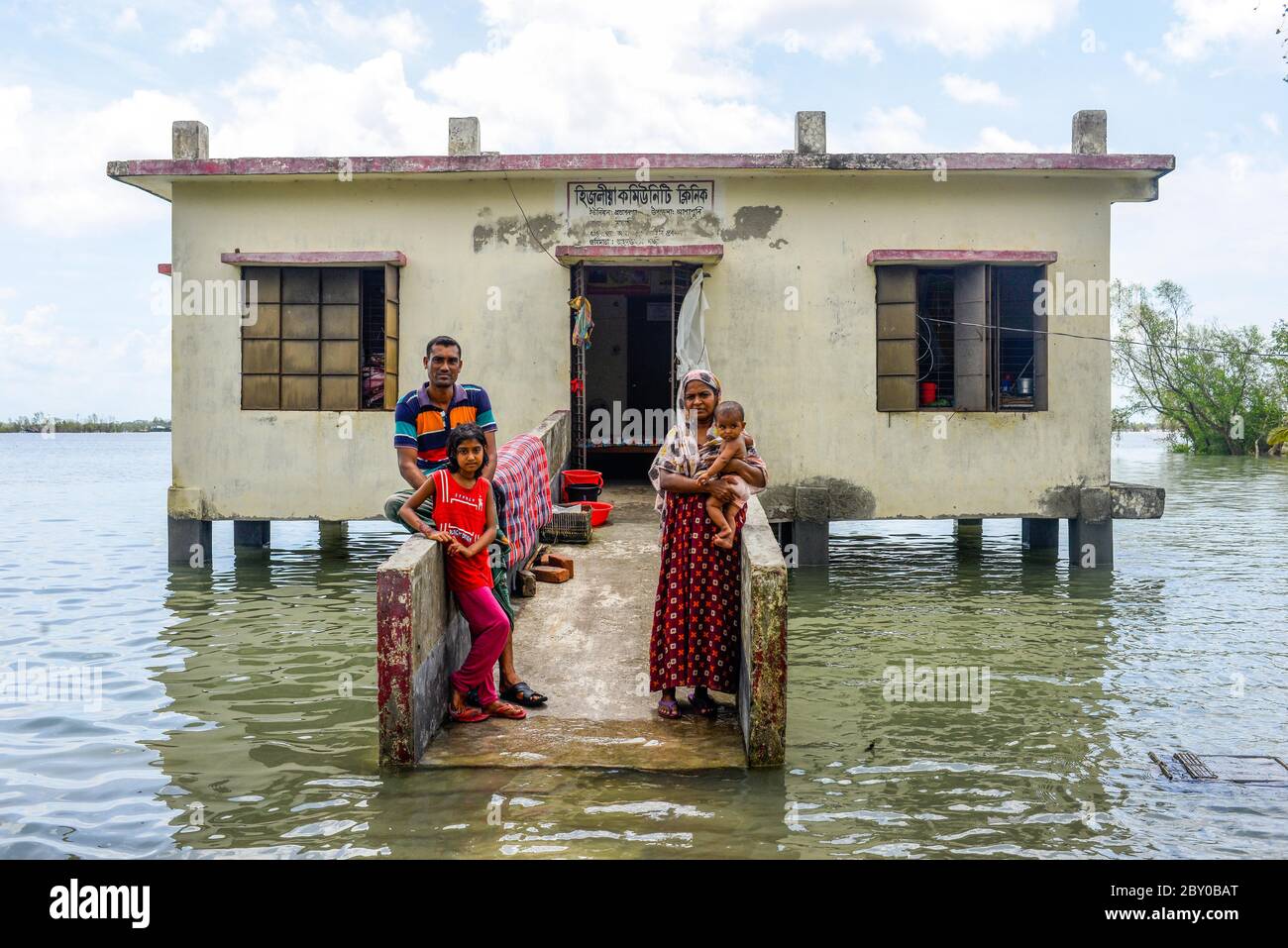 Cyclone amphan shelter hi-res stock photography and images - Alamy