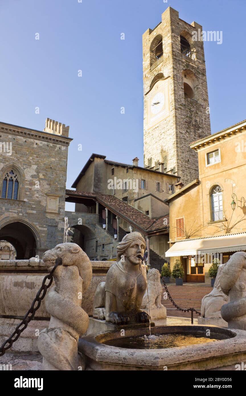 Palazzo del podesta medieval hi-res stock photography and images - Alamy