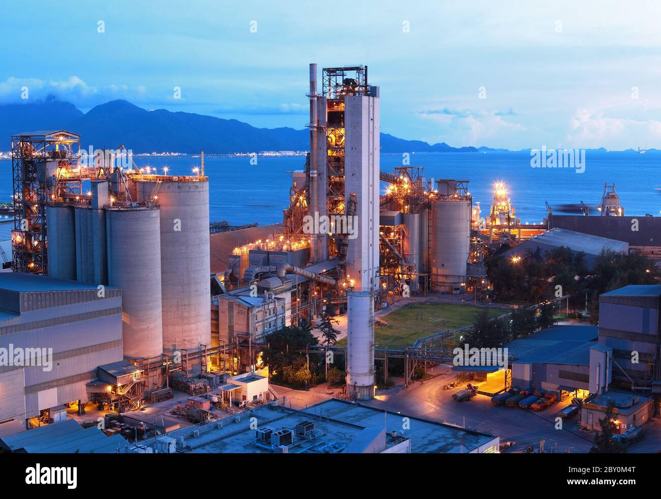 Cement plant night hi-res stock photography and images - Alamy