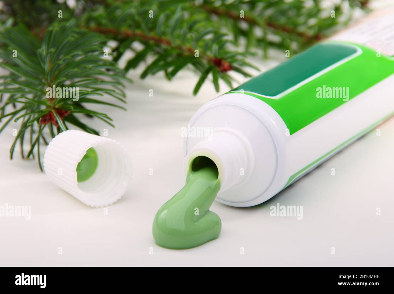 Open a tube of toothpaste Stock Photo - Alamy