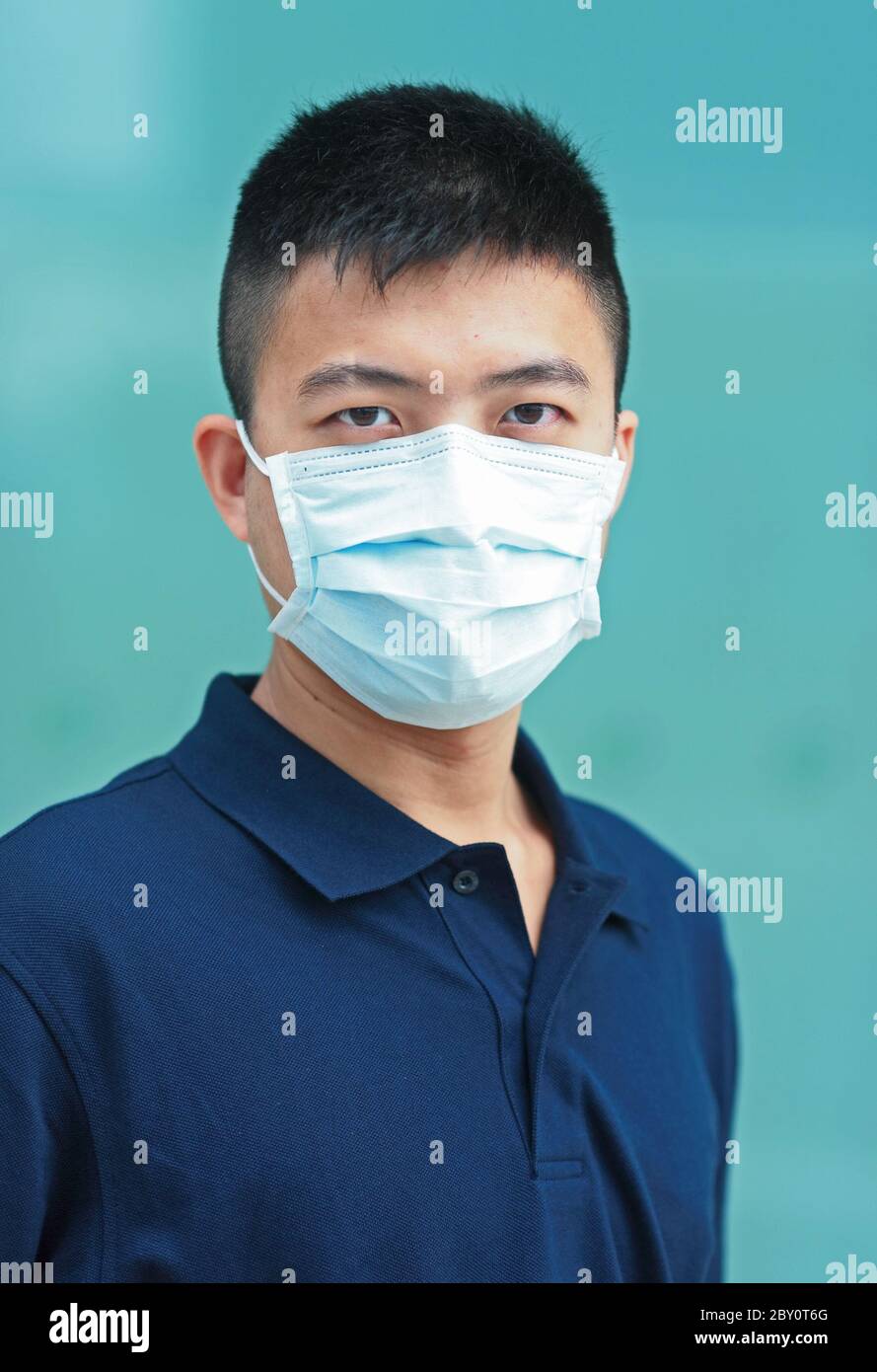 man wear face mask Stock Photo - Alamy