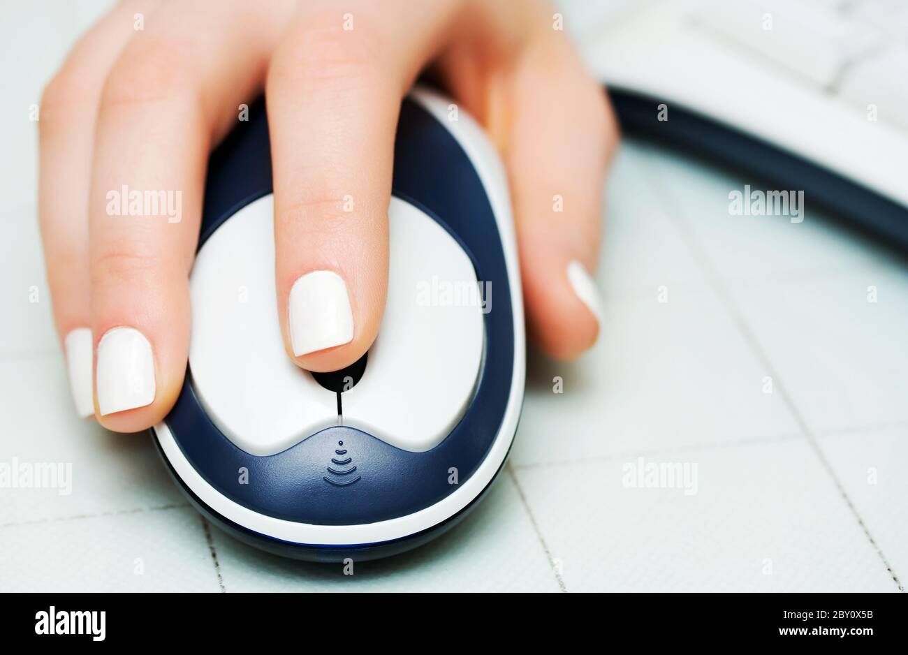 Female hand holding computer mouse Stock Photo - Alamy