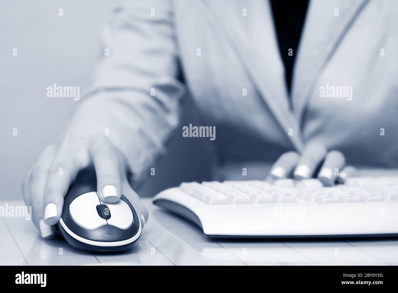 Female hand holding computer mouse Stock Photo - Alamy