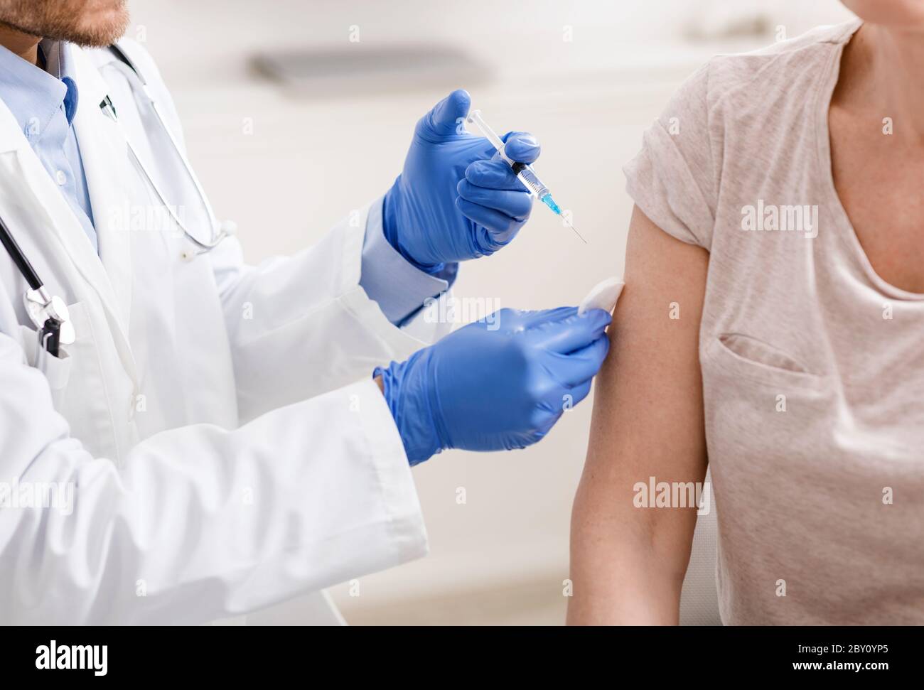 Insulin injection old hi-res stock photography and images - Alamy