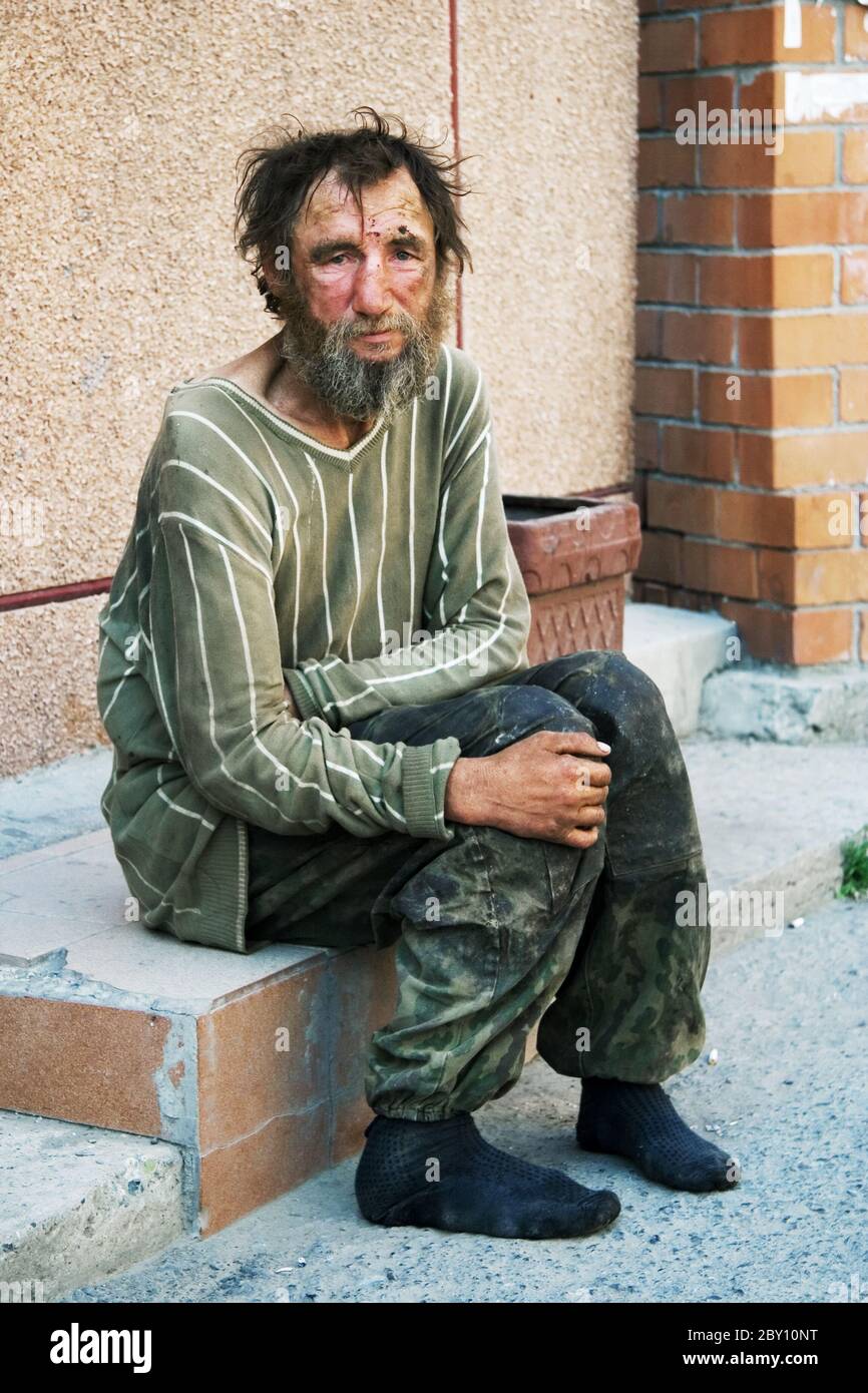 Homeless man in despair Stock Photo - Alamy
