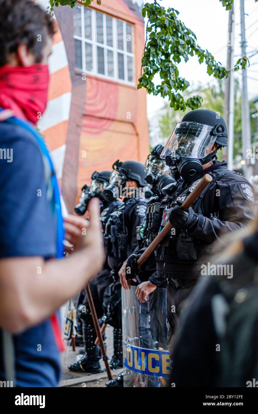 Officer using pepper spray hi-res stock photography and images - Alamy