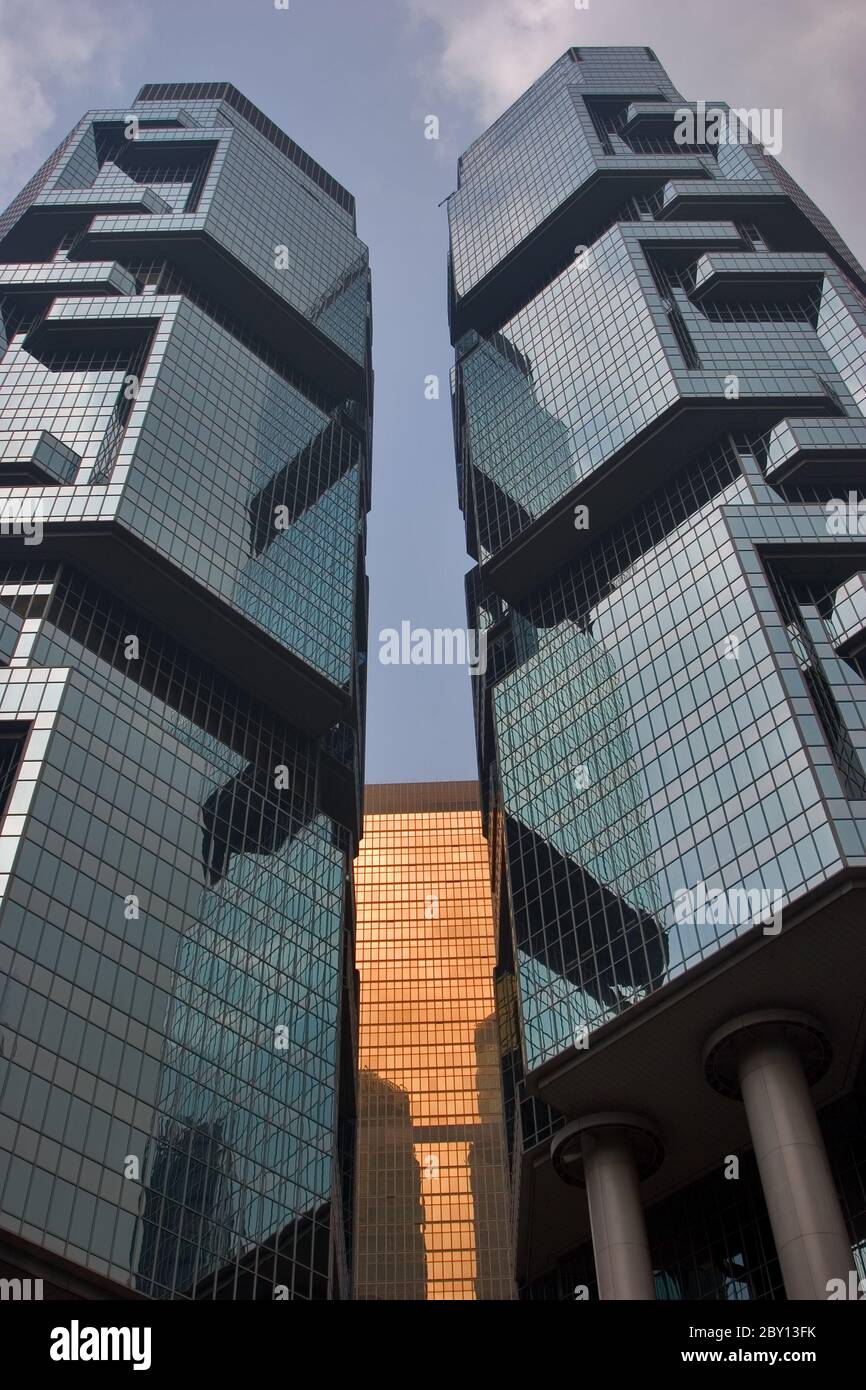 Skyscrapers and towers hi-res stock photography and images - Alamy