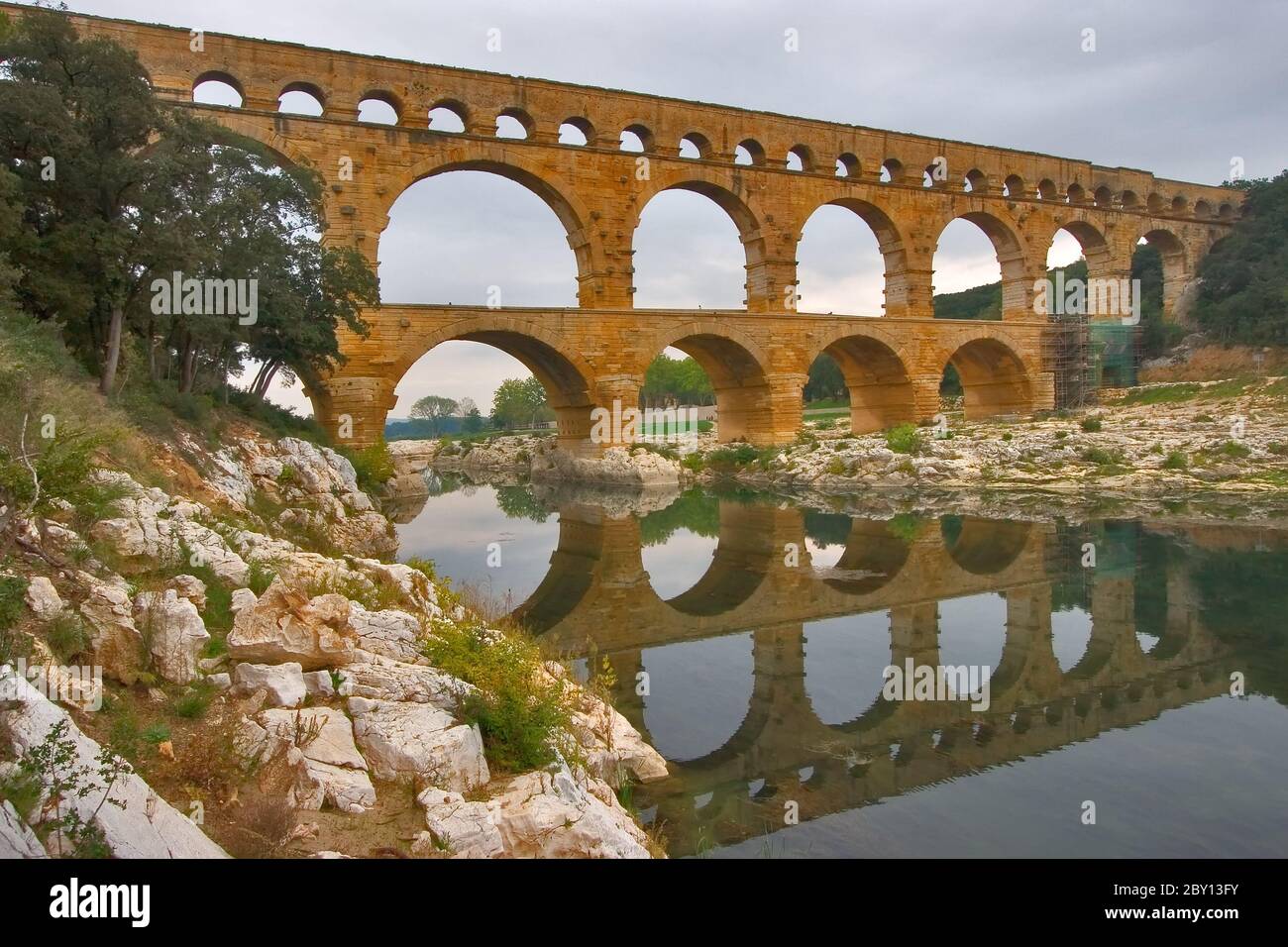 Ancient roman bridge structure hi-res stock photography and images - Alamy