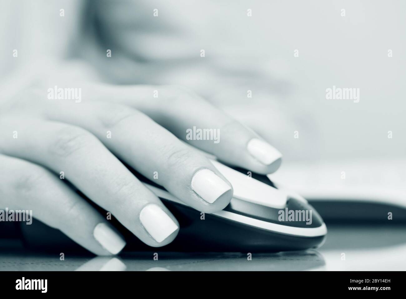 Female hand holding computer mouse Stock Photo - Alamy